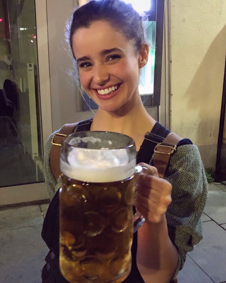 Picture of Holly Earl