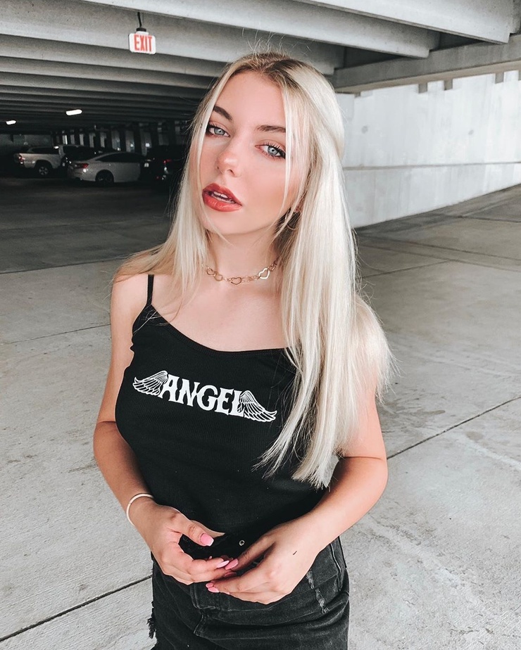 Picture of Brooke Barry