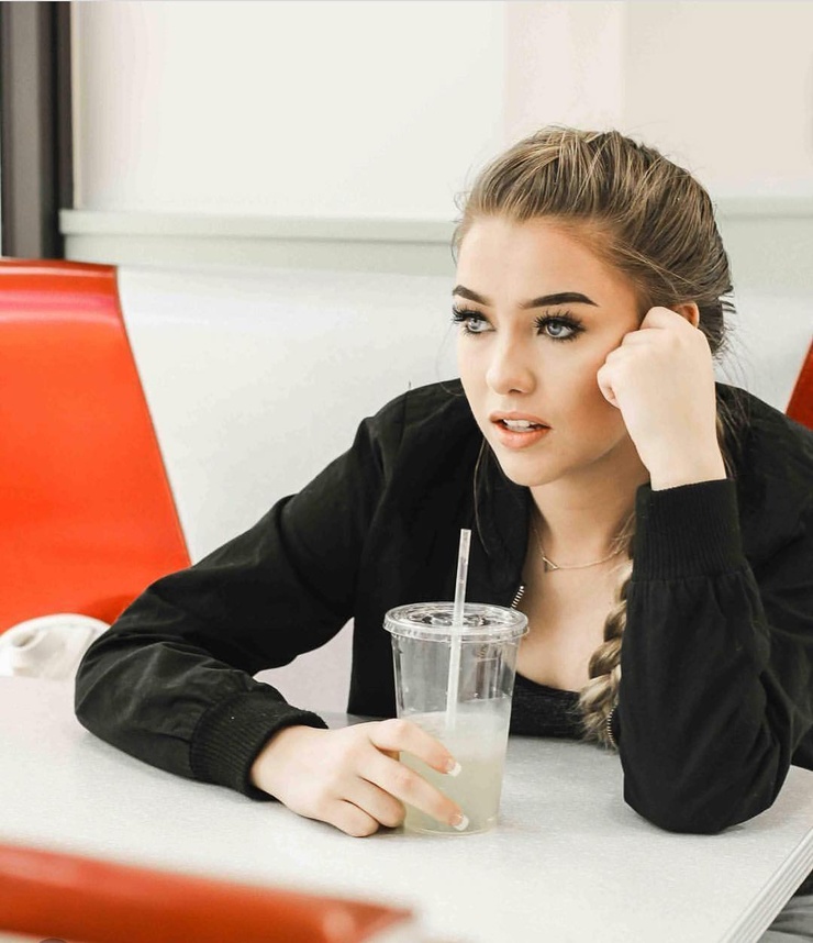 Picture of Allie Harding