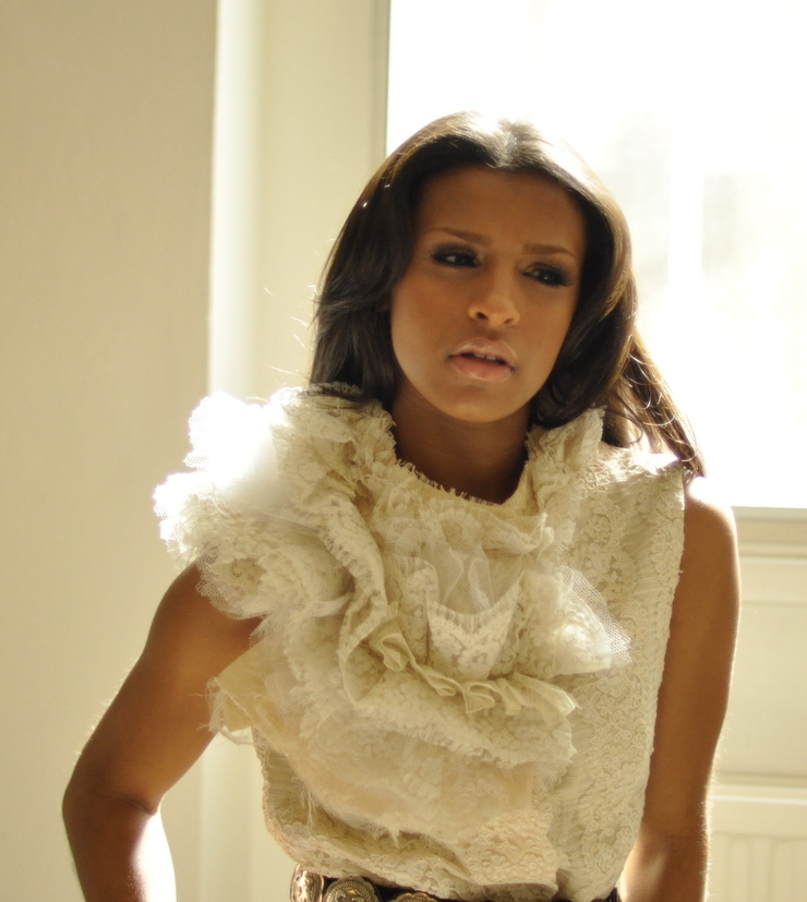 Melody Thornton image