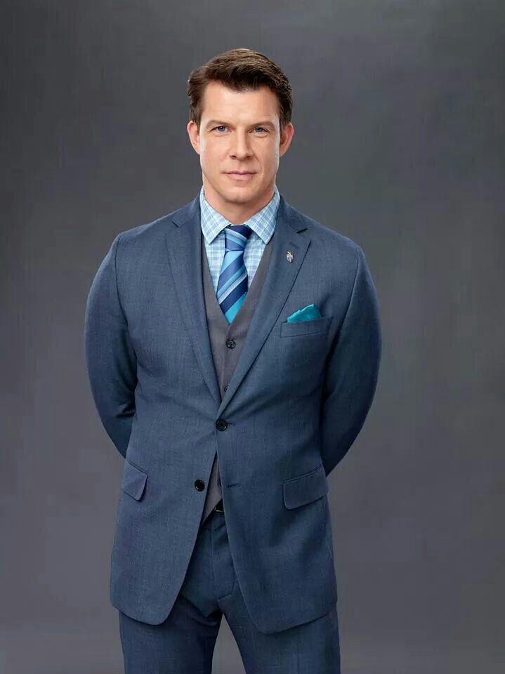 Eric Mabius image