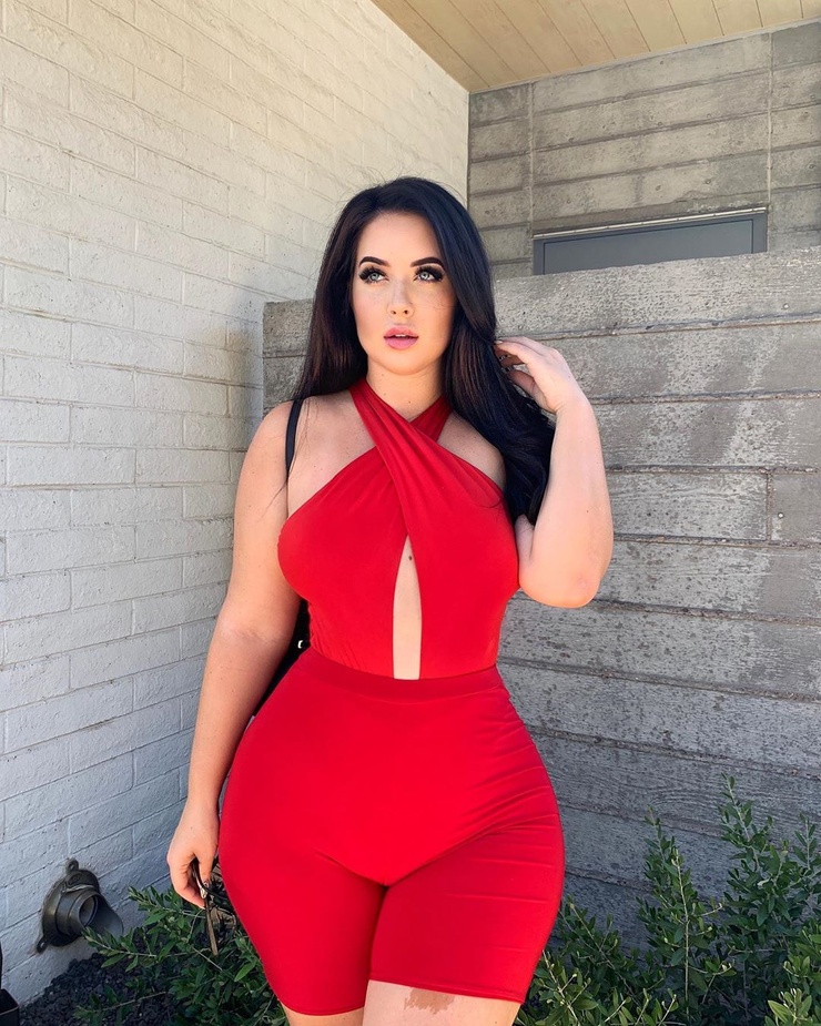 Image of Holly Luyah