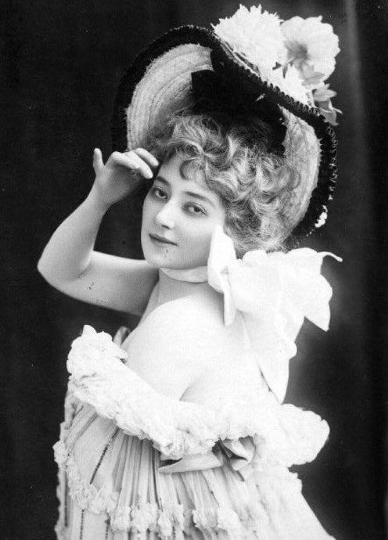 Anna Held