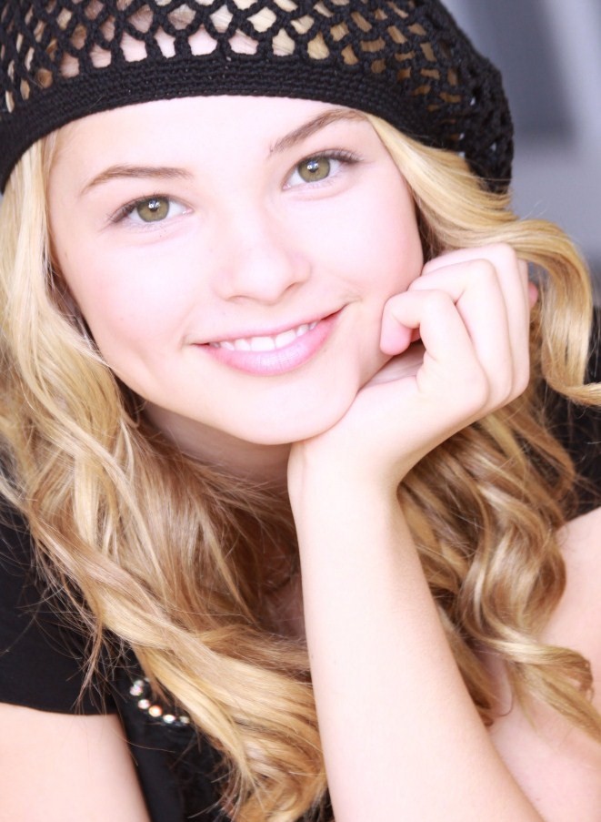 Picture of Stefanie Scott