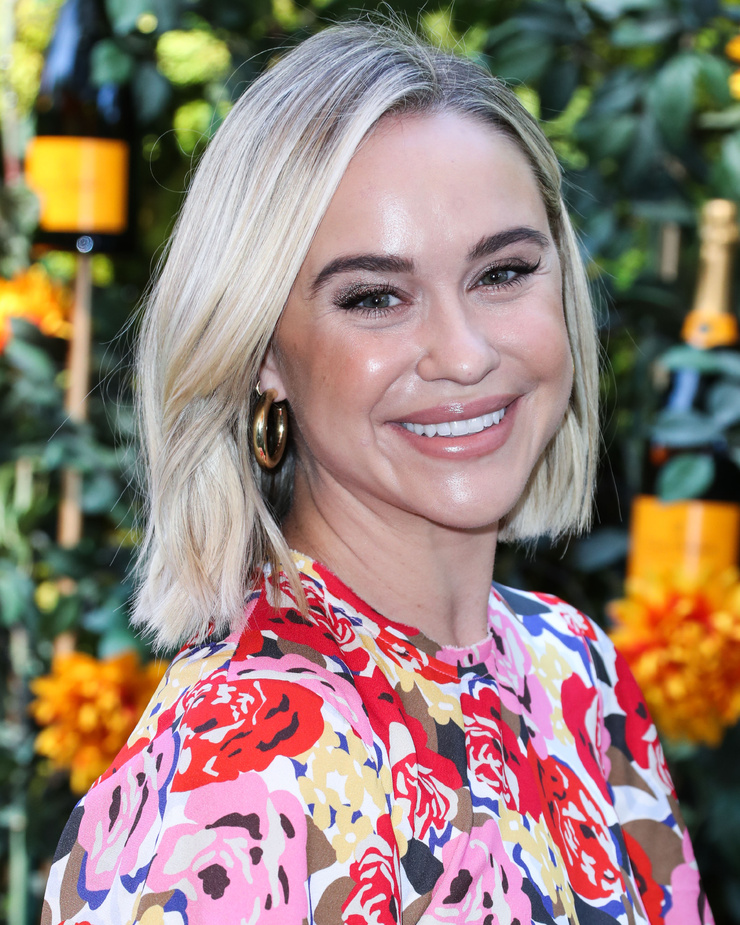 Picture of Becca Tobin