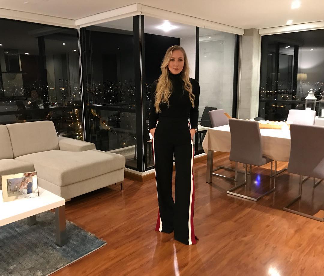 Picture of Vanessa Pose