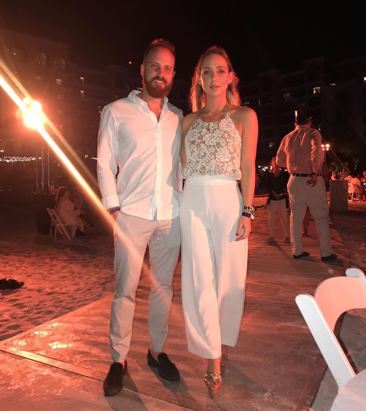 Picture of Vanessa Pose