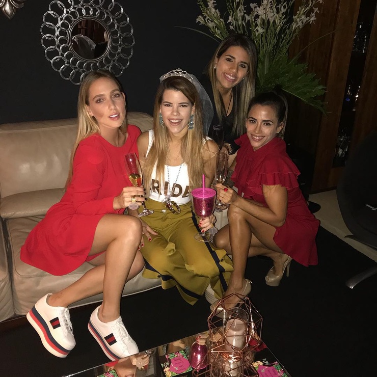 Image of Vanessa Pose