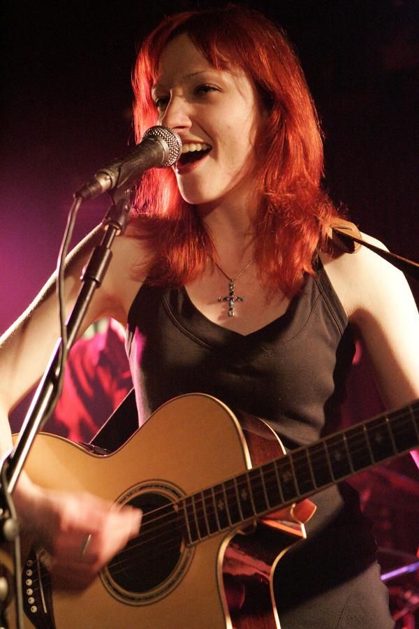 Anna Neale image