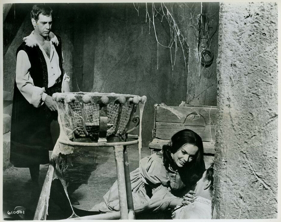 Antony Carbone, Barbara Steele
