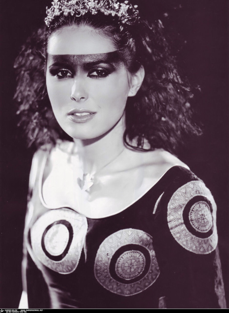 Sharon Den Adel