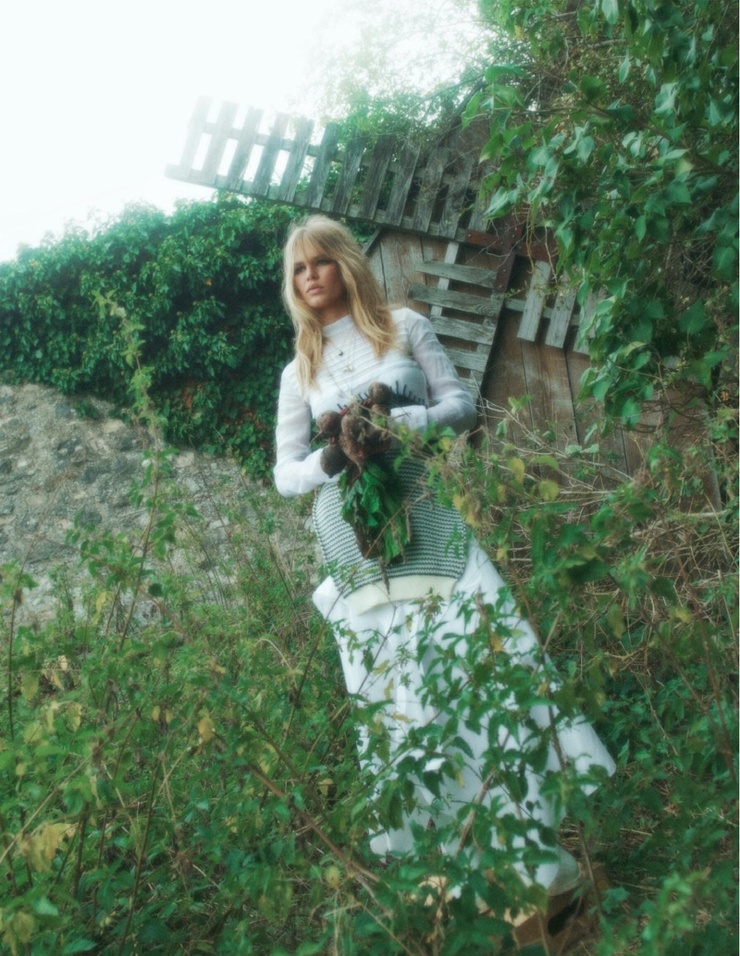Anna Ewers