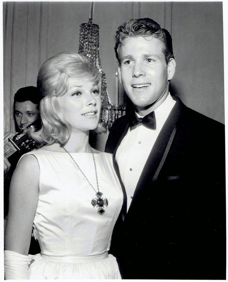 Joanna Moore, Ryan O'Neal