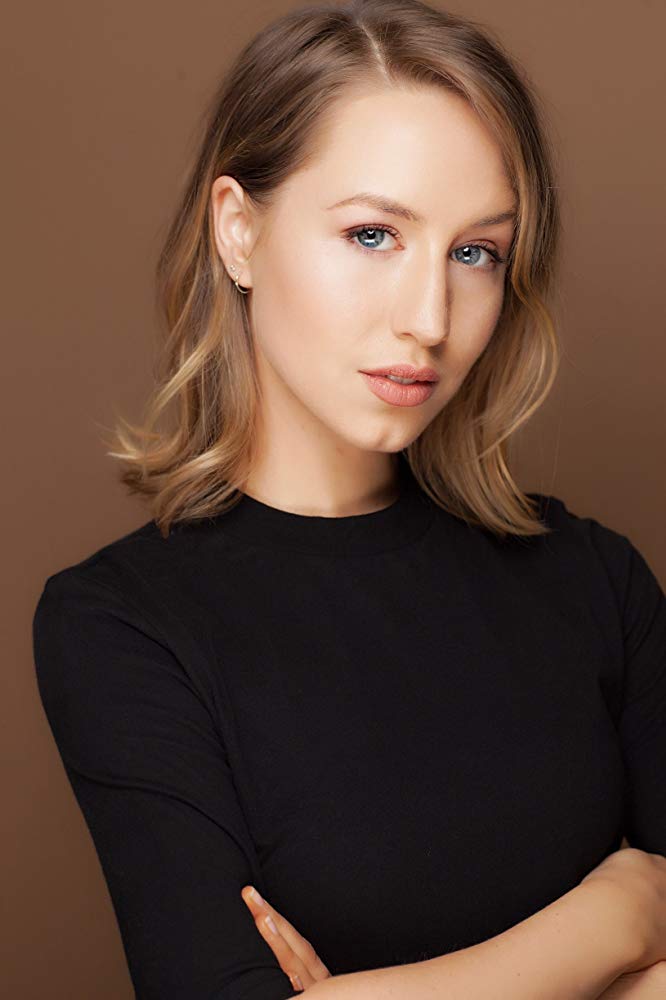 Izzy Stevens picture