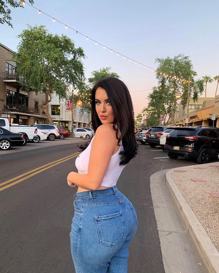 Picture of Holly Luyah