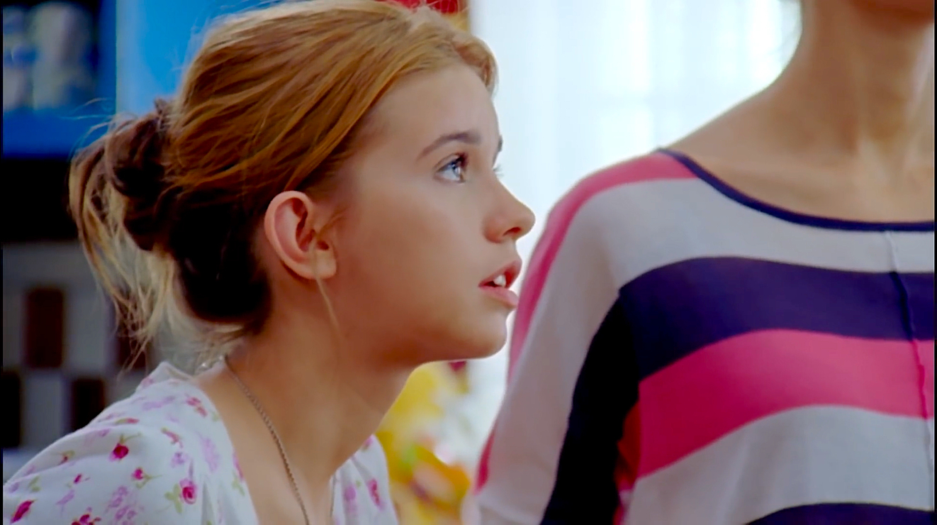 Amber Mitchell in 'Lightning Point' (AKA Alien Sur