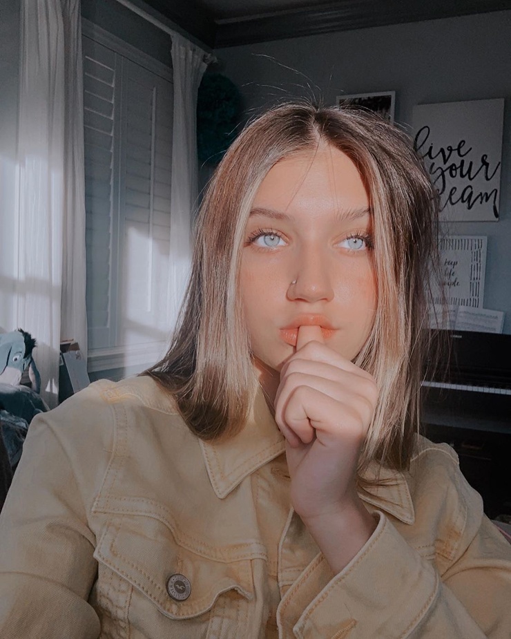 Picture of Madison Lewis