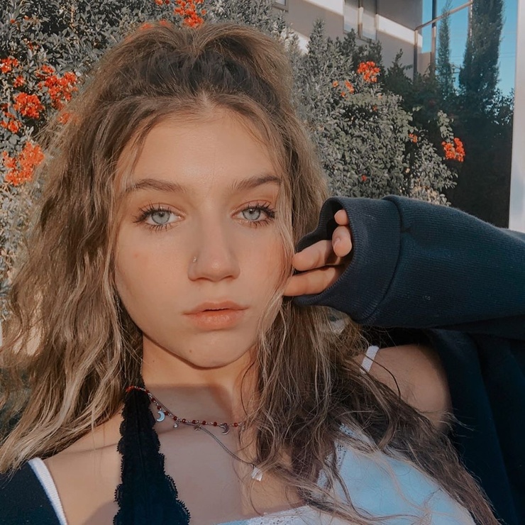 Madison Lewis picture