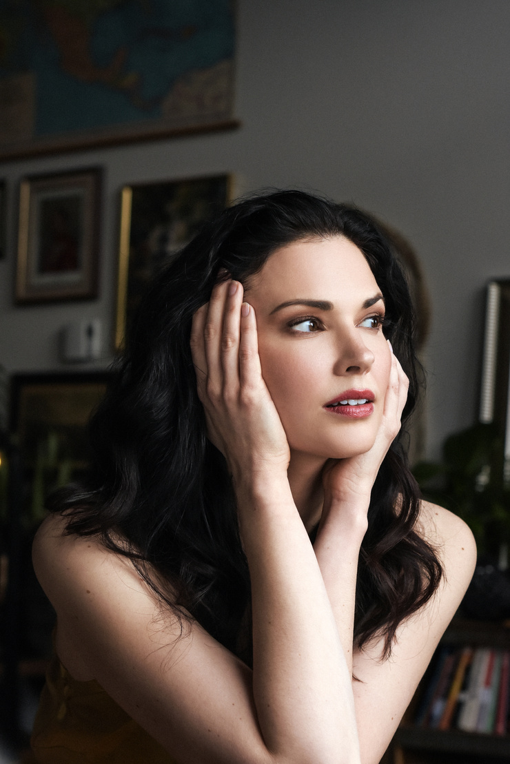 Picture of Laura Mennell