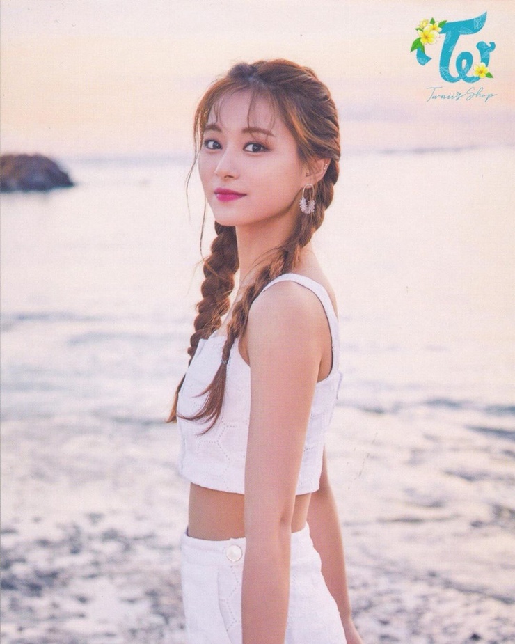 Picture of Chou Tzu-yu (Tzuyu)