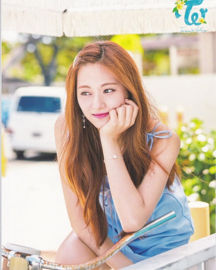 Picture of Chou Tzu-yu (Tzuyu)