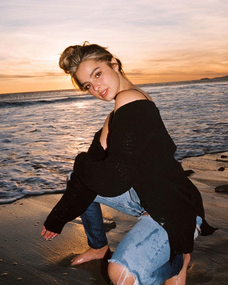 Addison Easterling picture