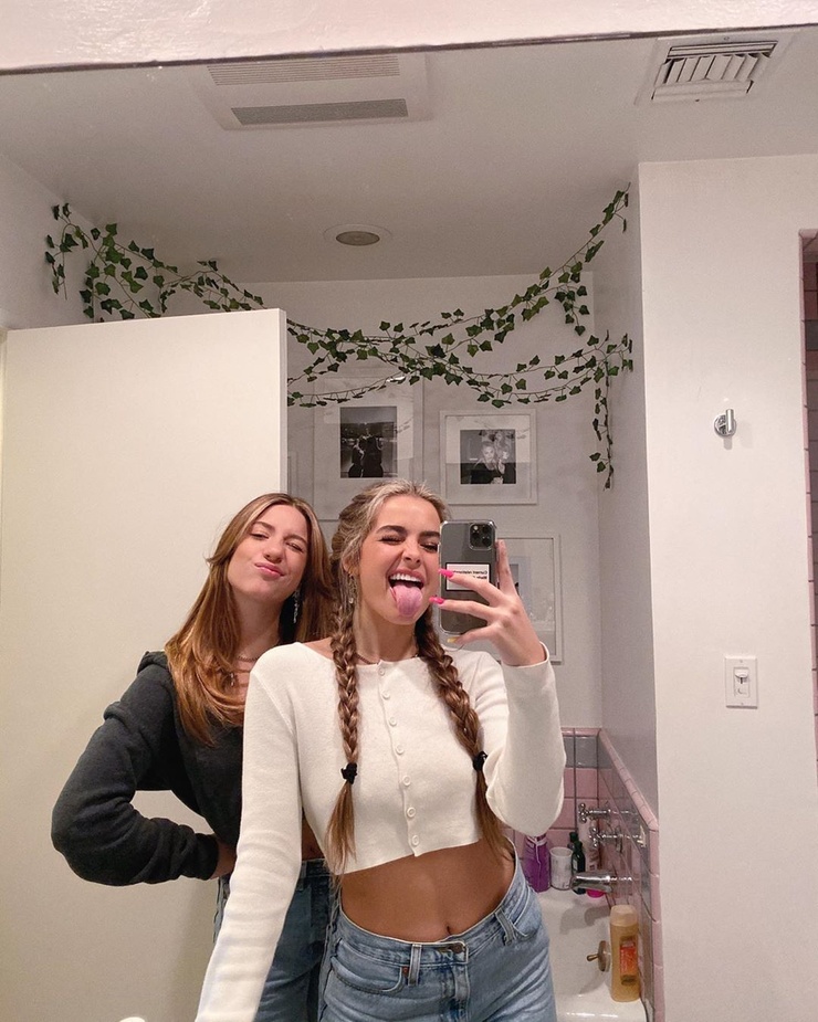 Addison Easterling image