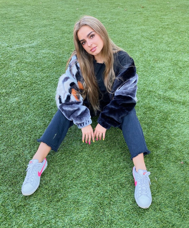 Picture of Addison Easterling