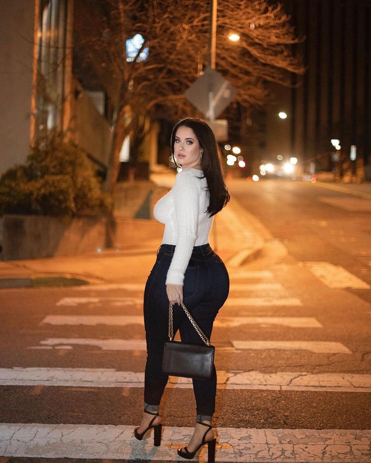 Picture of Holly Luyah