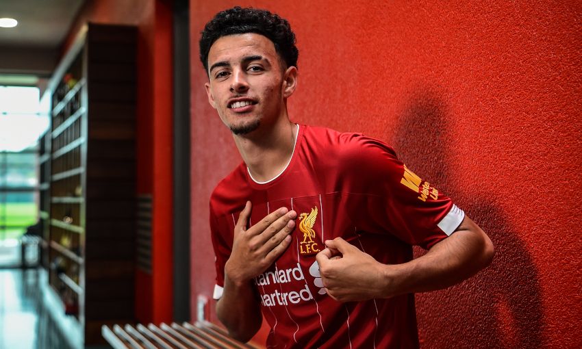 Curtis Jones (footballer) picture