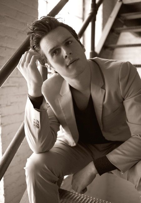 Picture of Jonathan Groff
