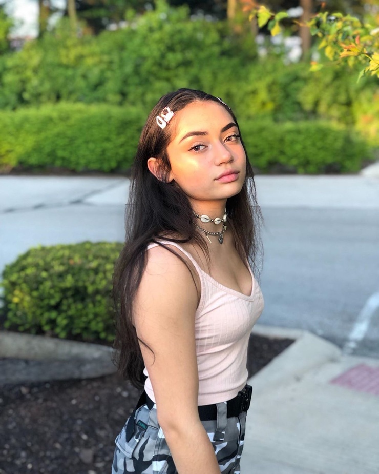 Avani Gregg image