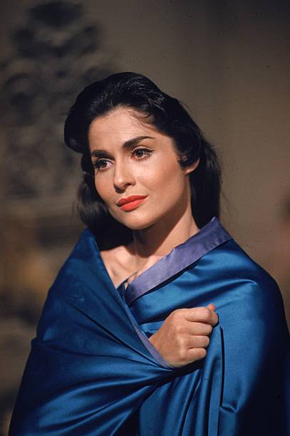 Carol Lawrence
