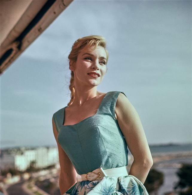 Picture of Estella Blain