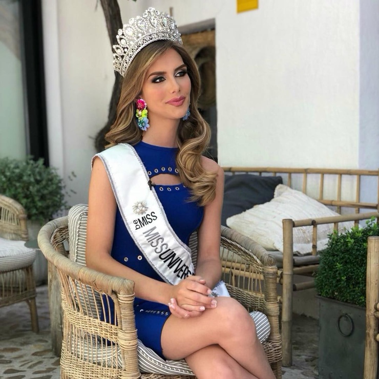 Angela Ponce picture