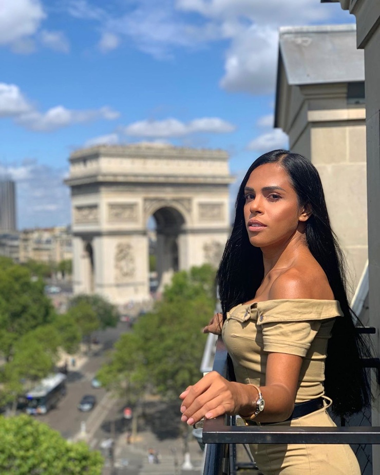 Picture of Nikki Raven