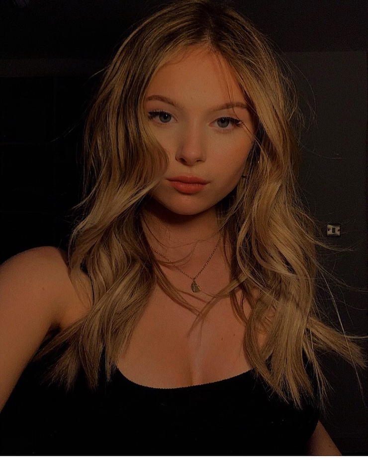 Picture Of Mia Jenkins