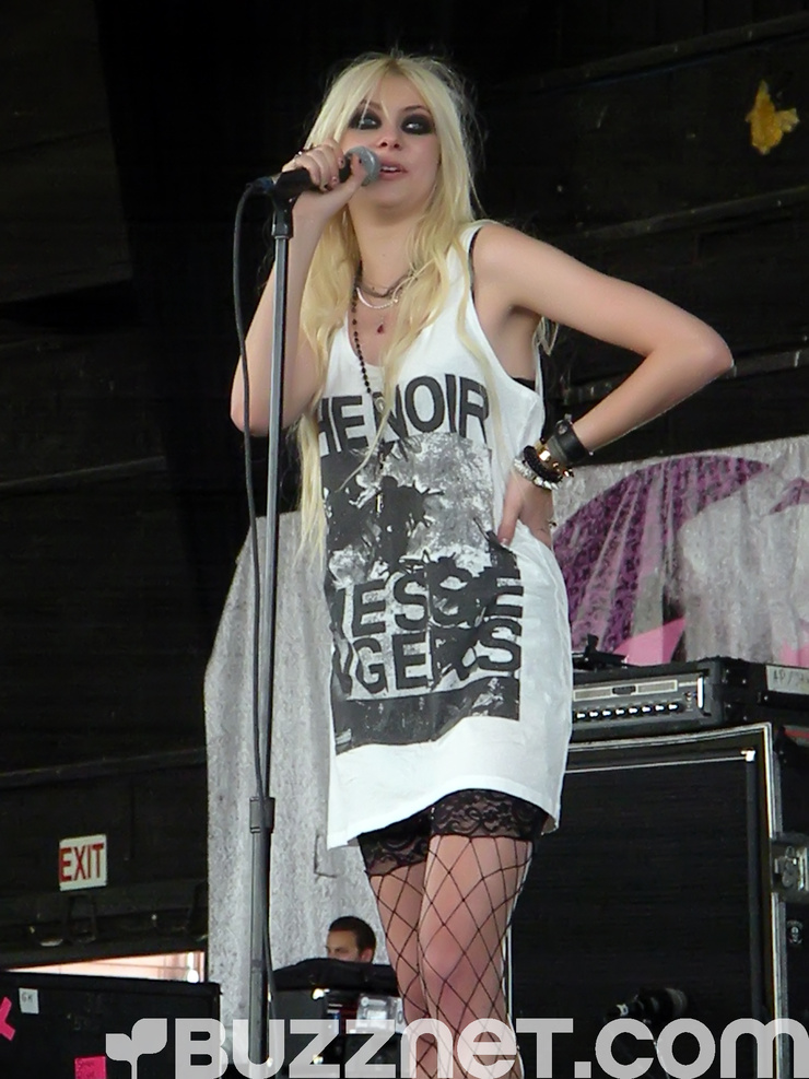 Picture of Taylor Momsen