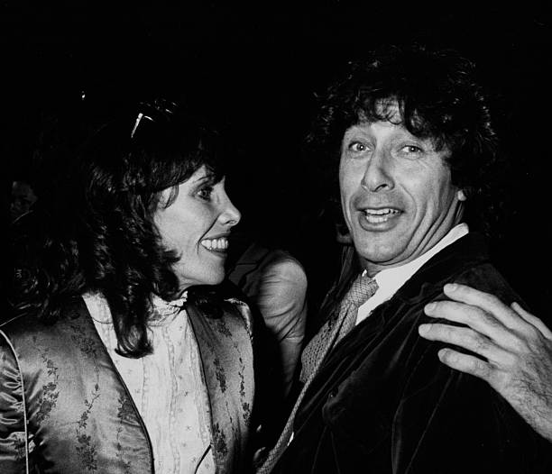 Beth Howland, Paul Sands