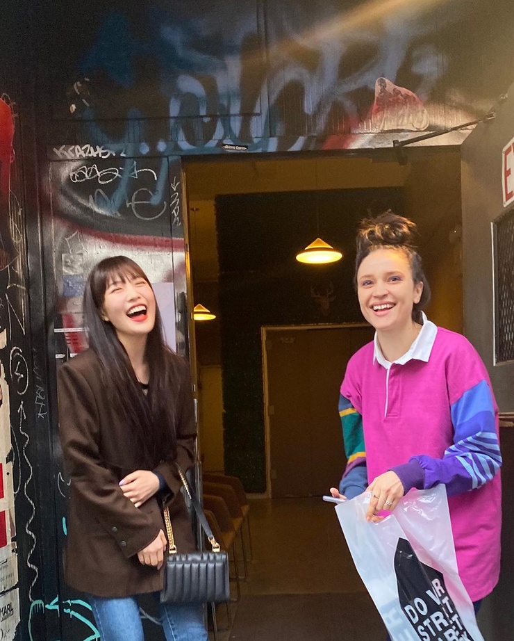 Joy (Park Sooyoung) and Lolo