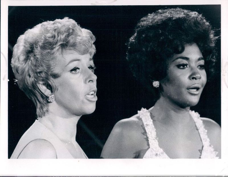 Nancy Wilson guest stars on The Carol Burnett Show