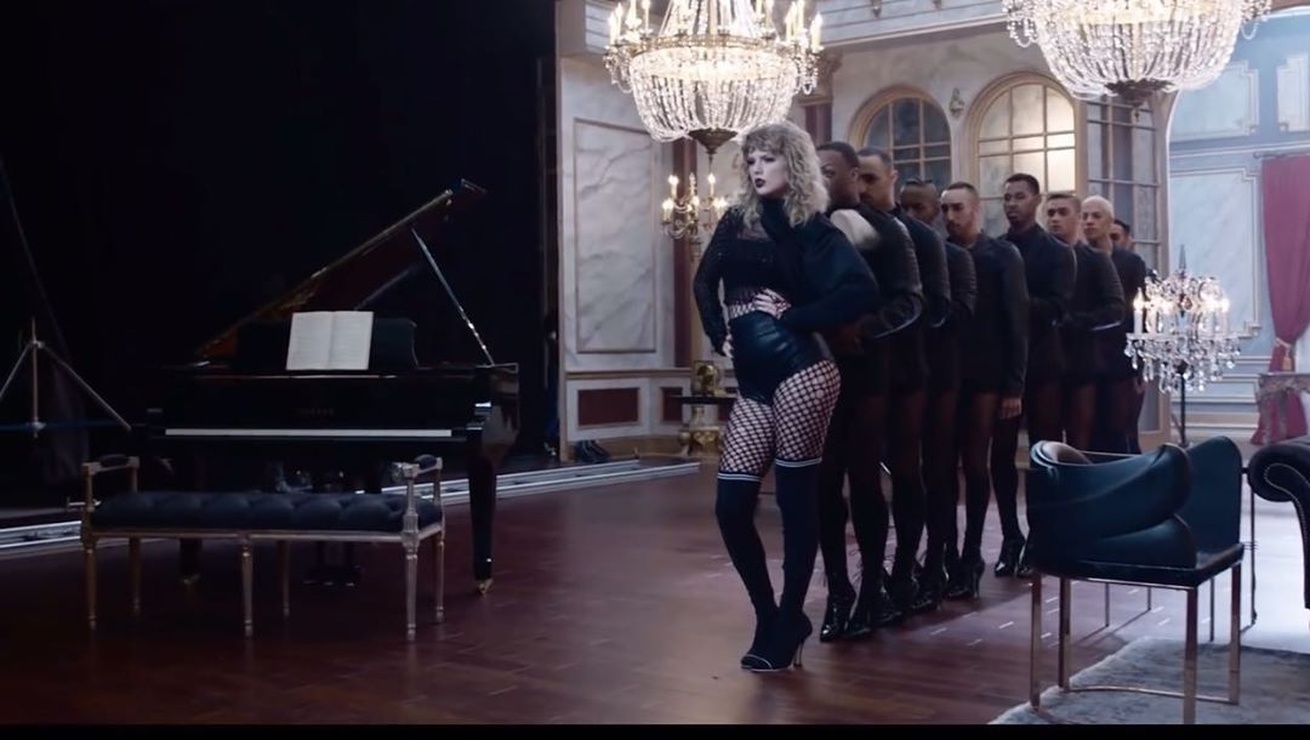 Taylor Swift image