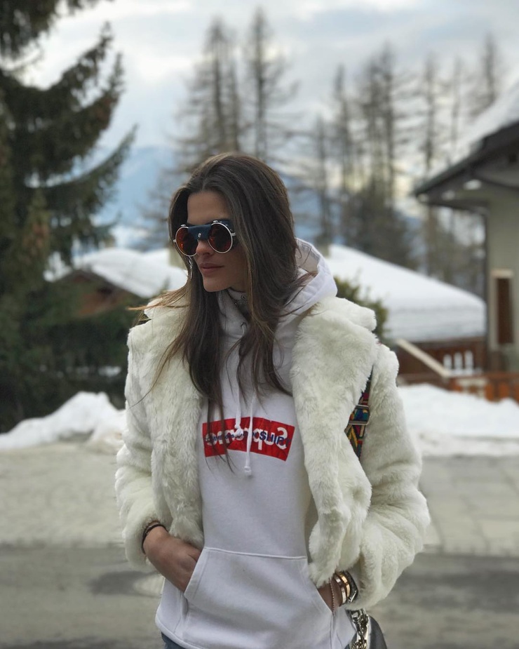 Picture of CAROL MENDES