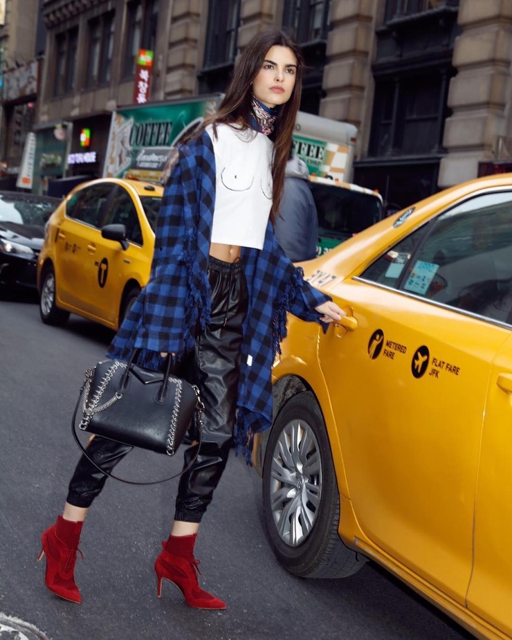 Image of CAROL MENDES