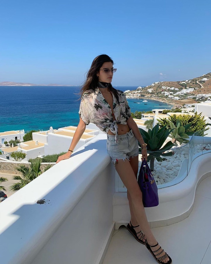 Picture of CAROL MENDES