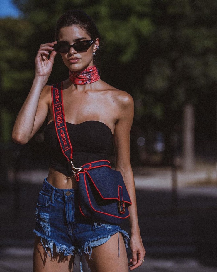 CAROL MENDES picture