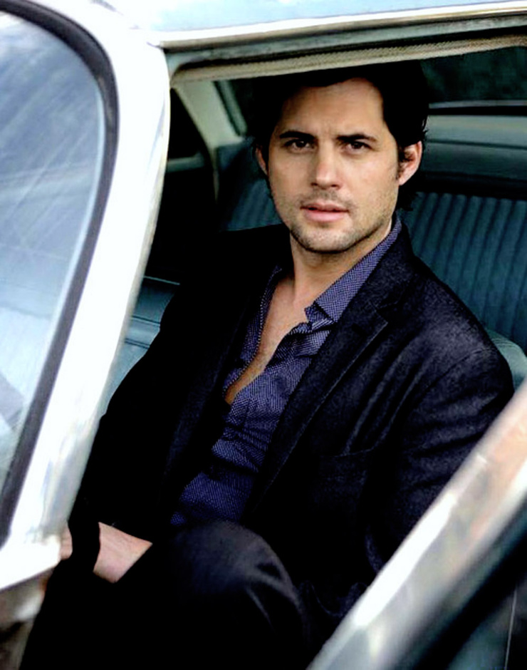Picture of Kristoffer Polaha