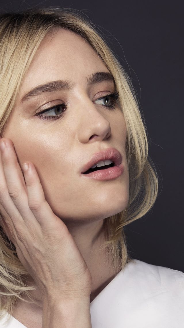 Picture of Mackenzie Davis