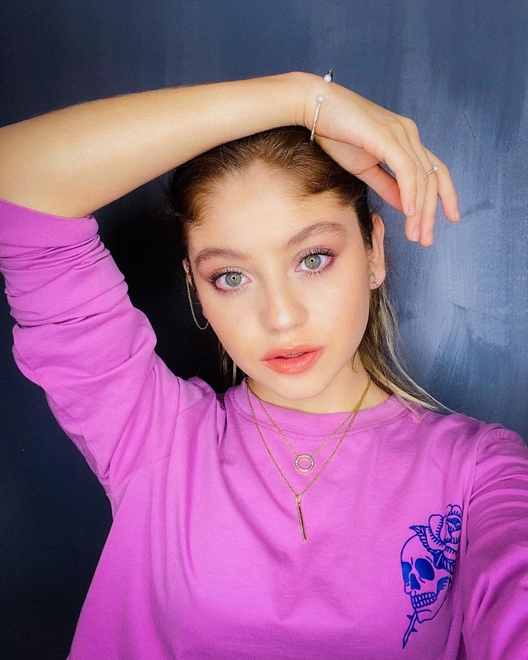 Picture of Karol Sevilla