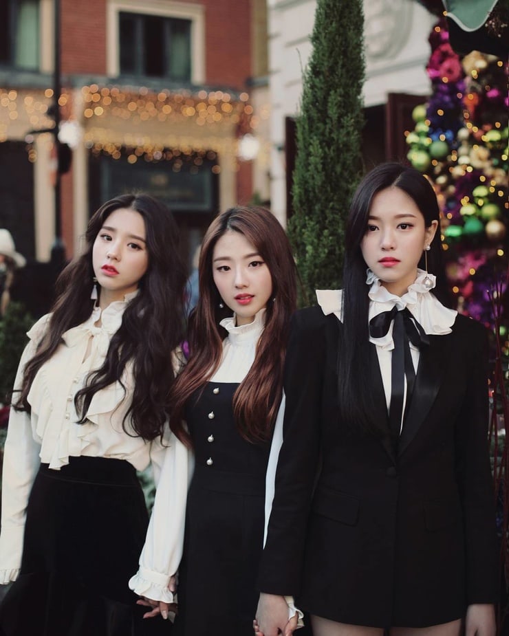 Picture of Loona 1/3